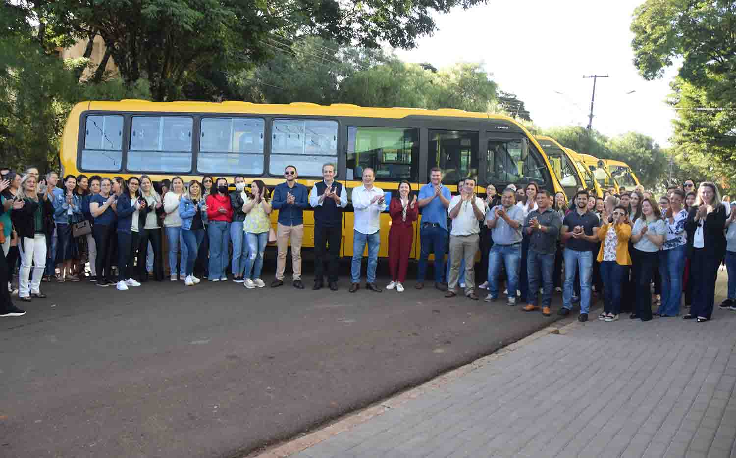 Prefeitura de Ivaiporã adquire mais cinco ônibus para o transporte ...